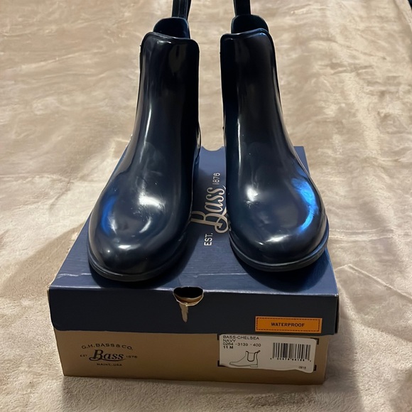 Shoes | Women Waterproof Booths By Bass Chelsea Navy Blue Size 11 ...